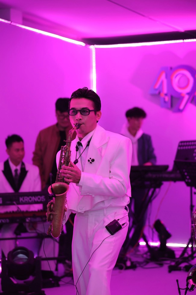 Tùng Sax thổi luồng sinh khí mới cho hòa tấu saxophone